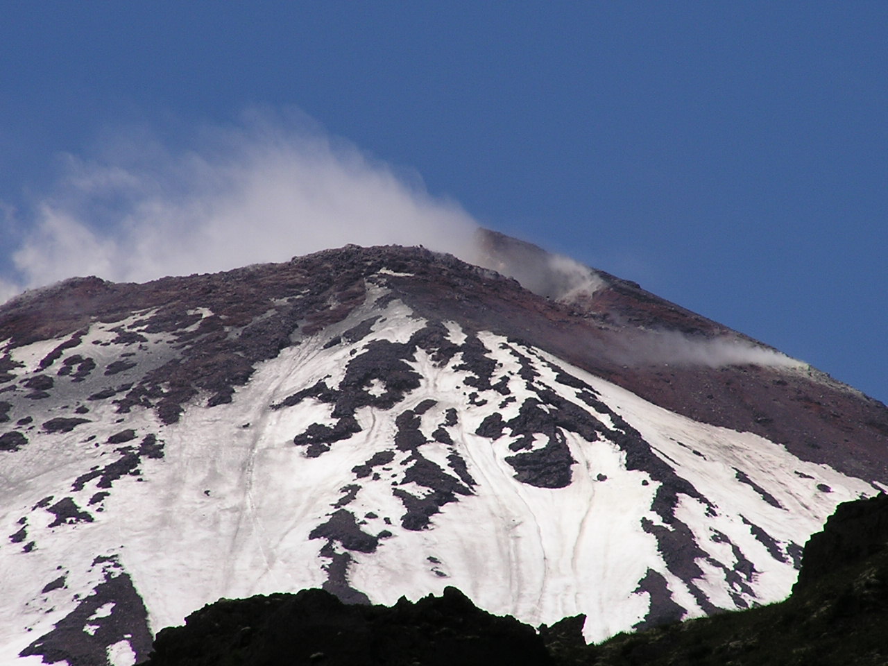 A zoomed in view from the southeastern flank of Mount Cleveland looking ...