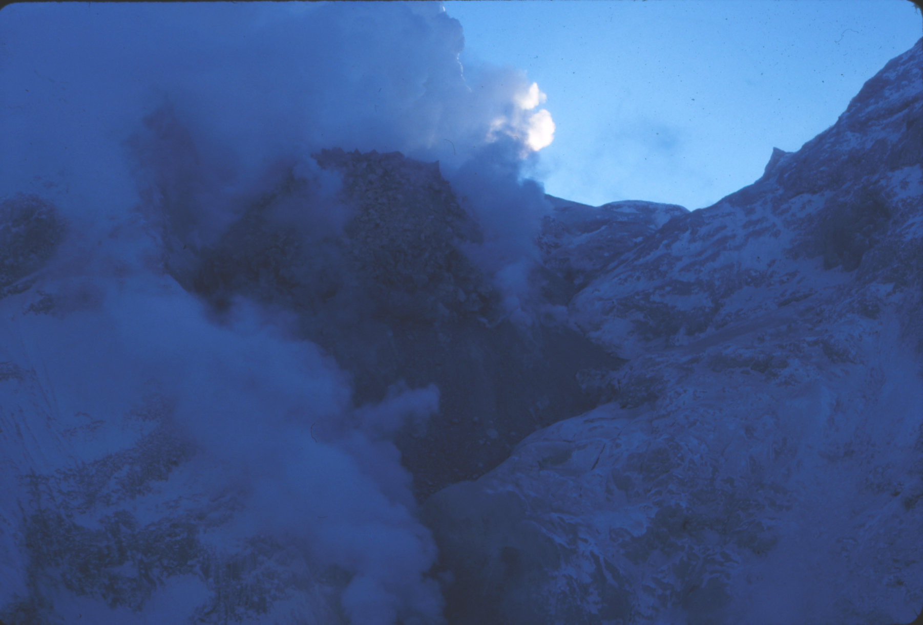 Redoubt lava dome that grew from about December 19 to January 2, when ...