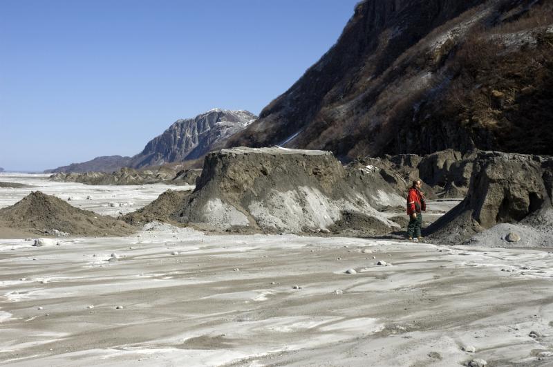 Rick Wessels examines ice-rich lahar deposits from the March 22, 2009 ...